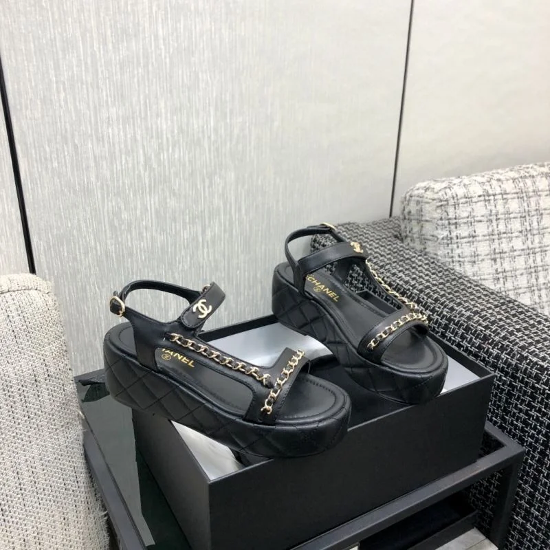 Top match Chanel Sandals