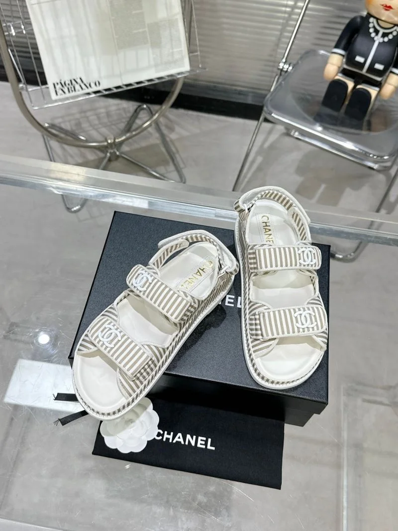 Top match Chanel Sandals