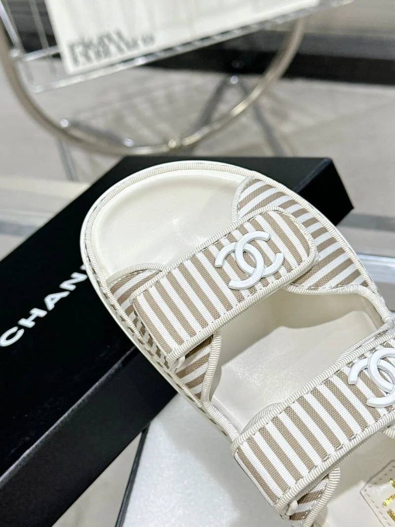 Top match Chanel Sandals