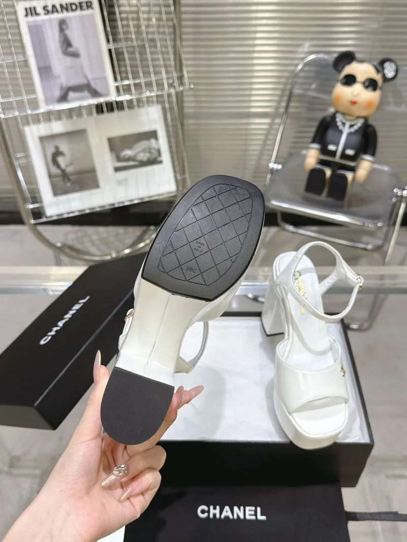 Top mirror Chanel Sandals