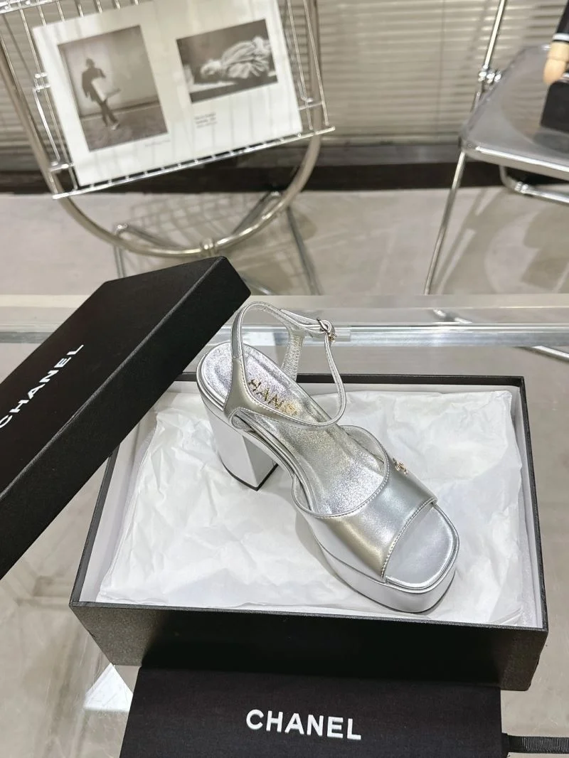 Top mirror Chanel Sandals