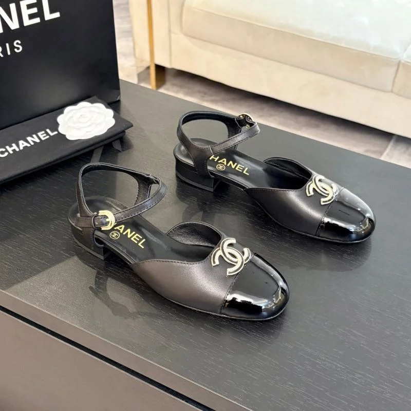 Top match Chanel Sandals