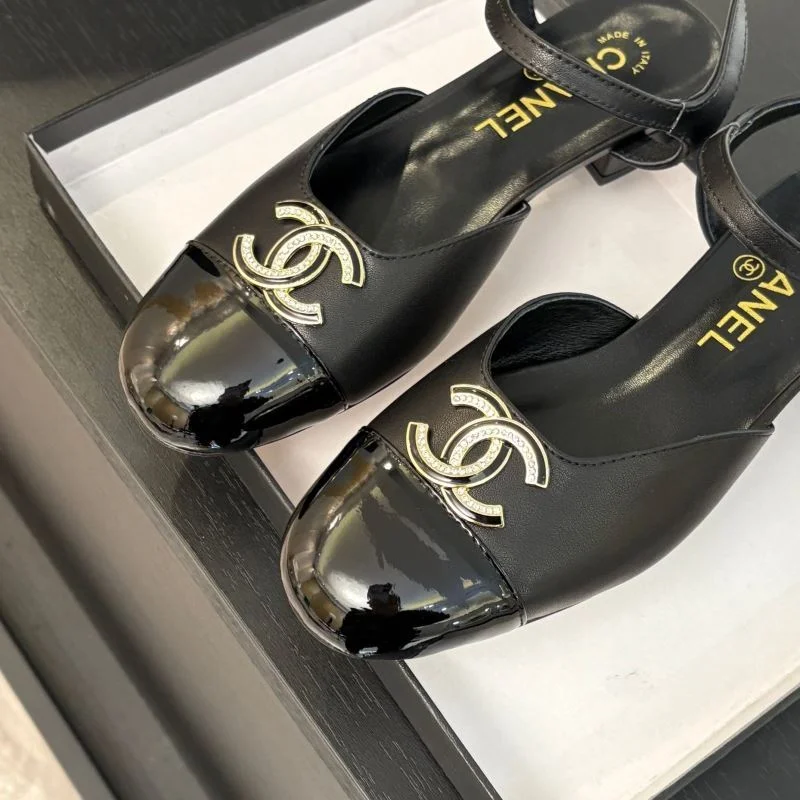 Top match Chanel Sandals
