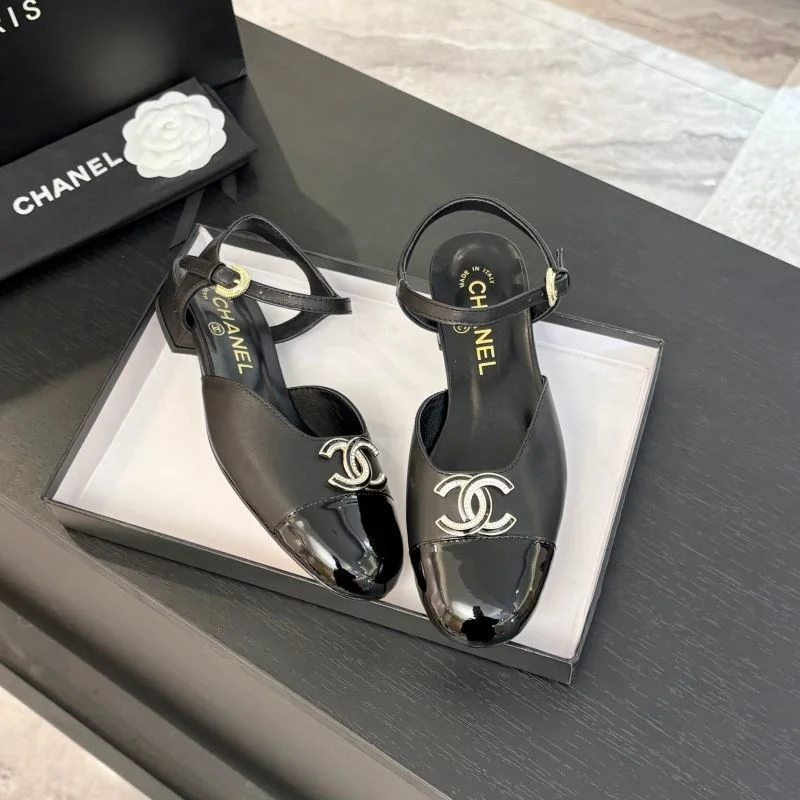 Top match Chanel Sandals