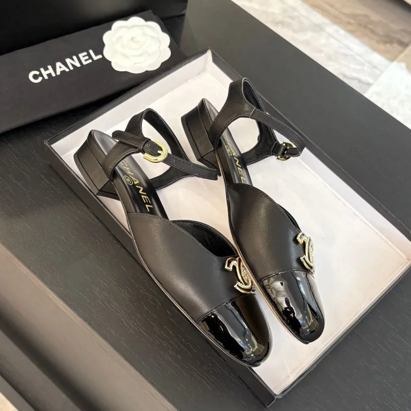Top match Chanel Sandals