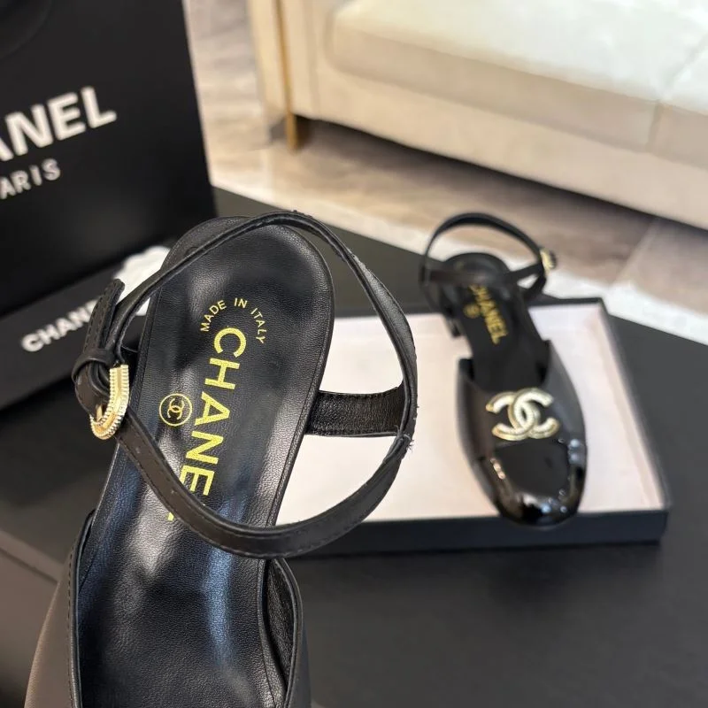 Top match Chanel Sandals