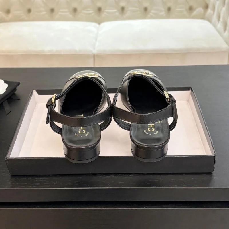 Top match Chanel Sandals