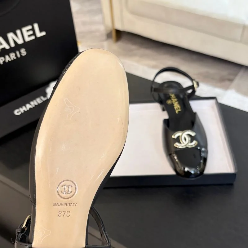 Top match Chanel Sandals