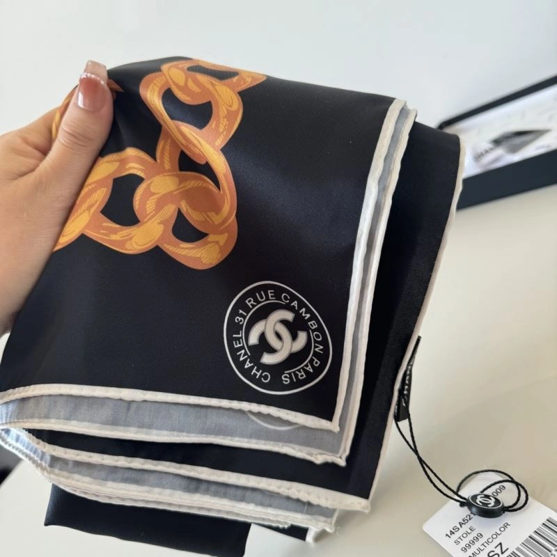Accurate model Chanel Scarf
