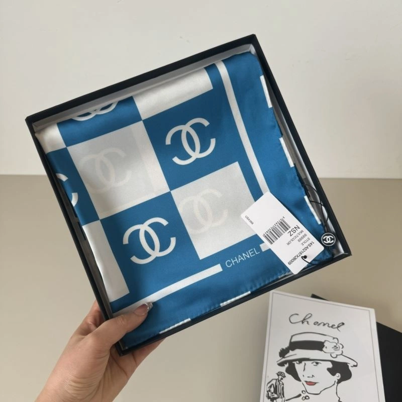 Top match Chanel Scarf