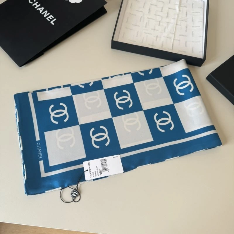 Top match Chanel Scarf