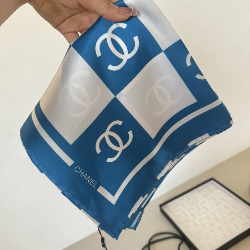 Top match Chanel Scarf