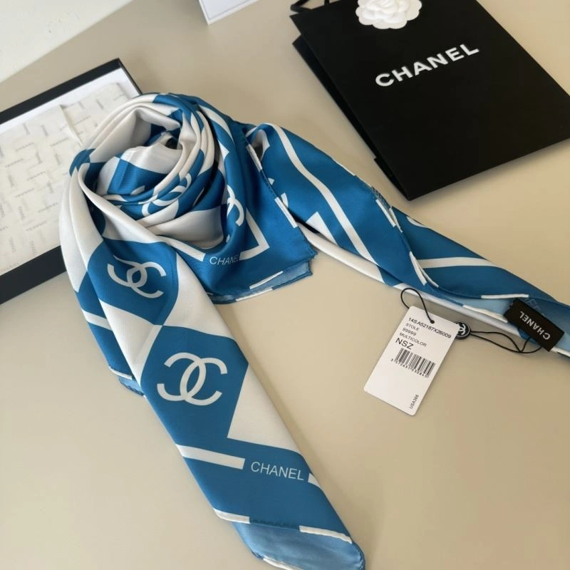 Top match Chanel Scarf