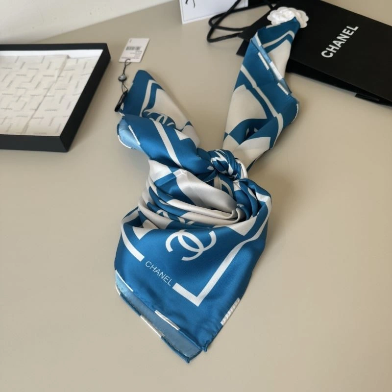 Top match Chanel Scarf