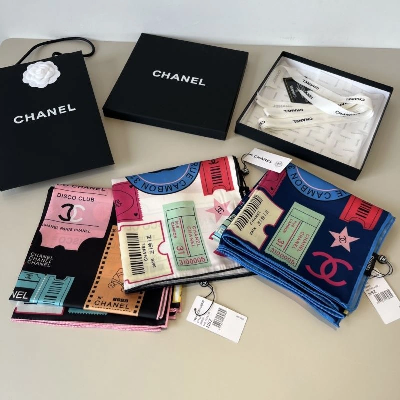 Top match Chanel Scarf