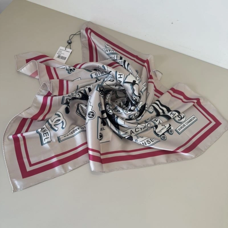 Top match Chanel Scarf