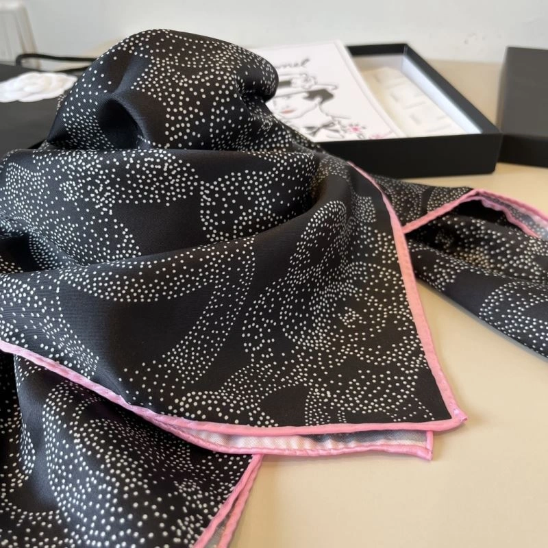 Top mirror Chanel Scarf