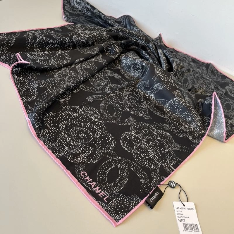 Top mirror Chanel Scarf