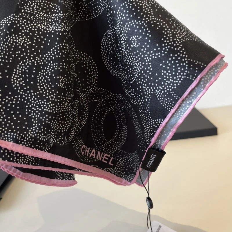 Top mirror Chanel Scarf