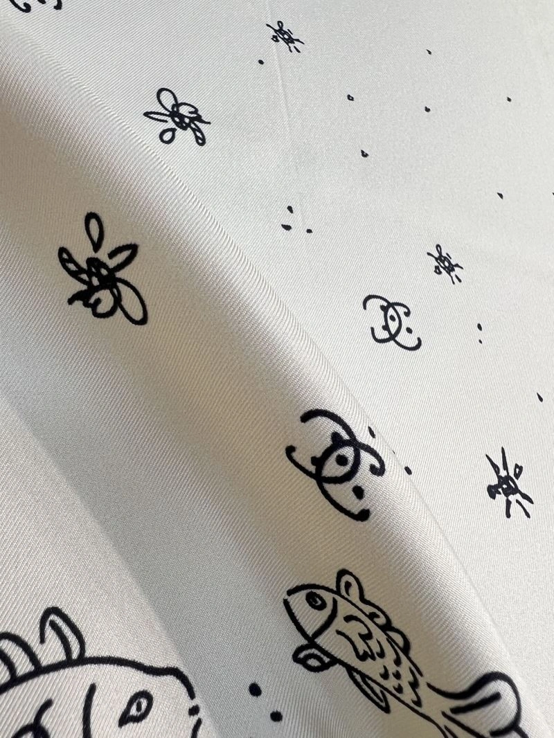 Top match Chanel Scarf