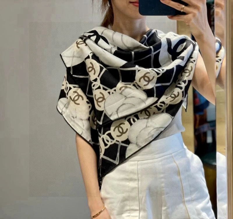 Accurate model Chanel Scarf