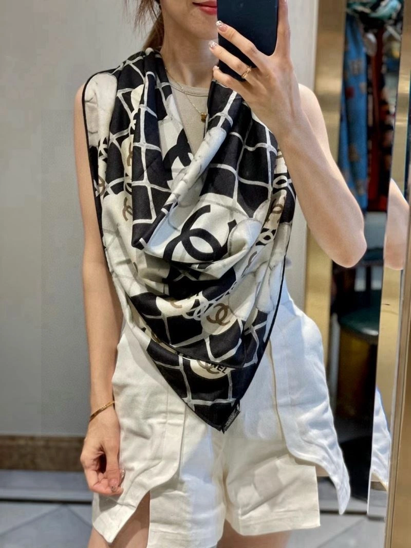Accurate model Chanel Scarf