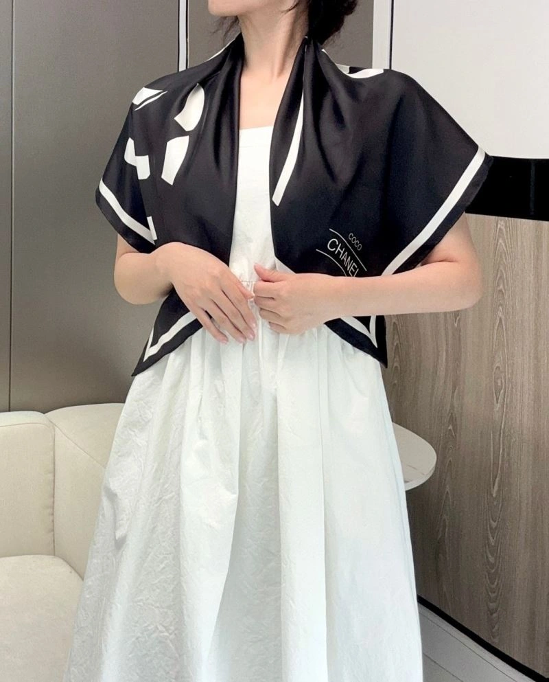Top match Chanel Scarf