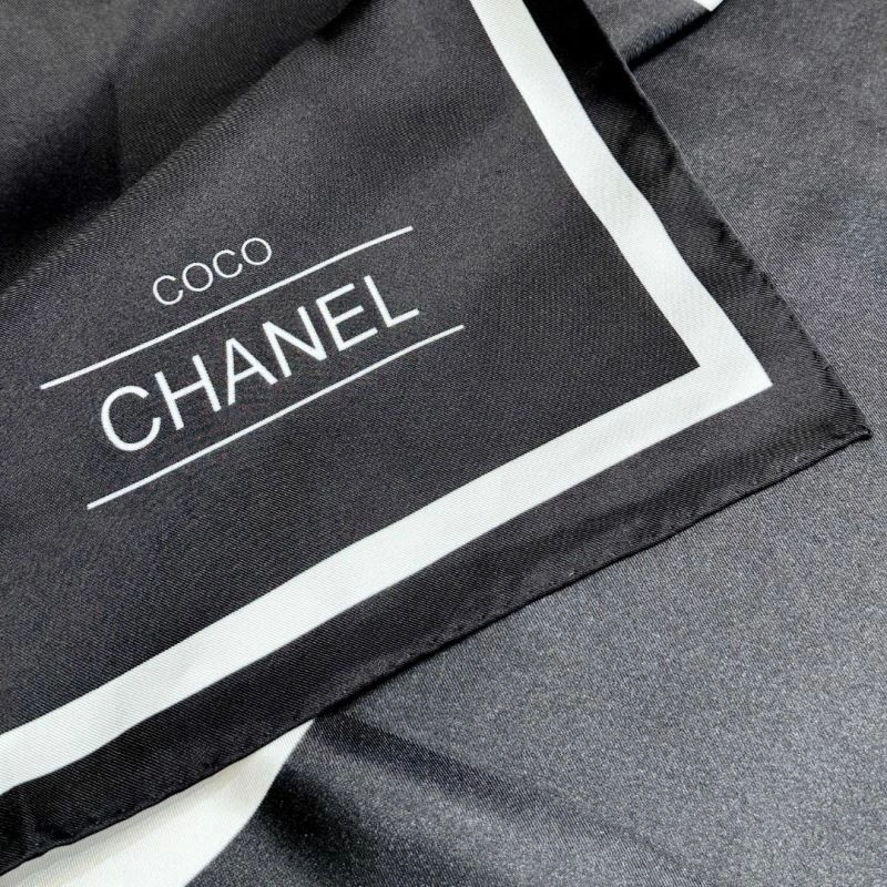 Top match Chanel Scarf