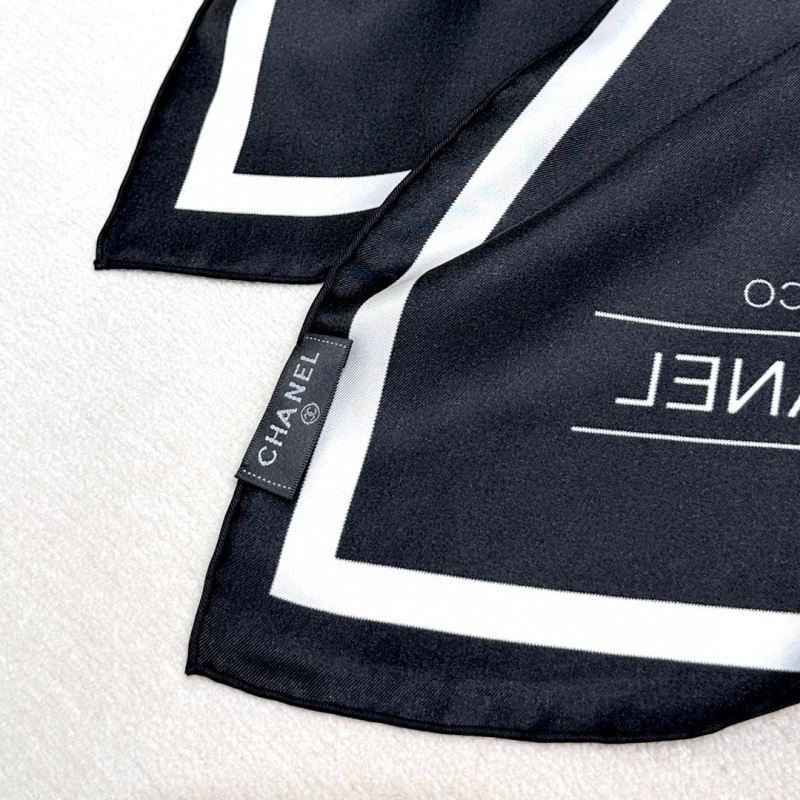 Top match Chanel Scarf