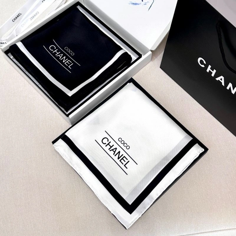 Top match Chanel Scarf