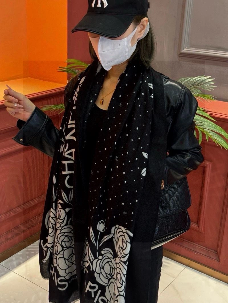 Top match Chanel Scarf
