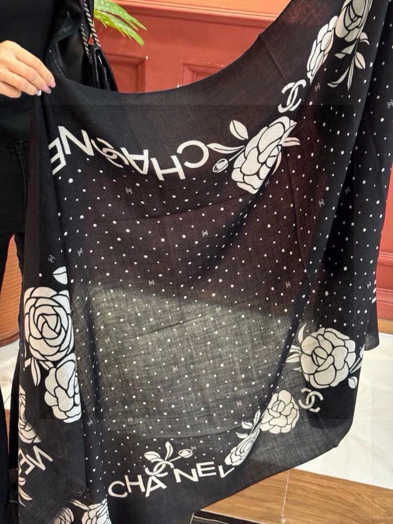 Top match Chanel Scarf