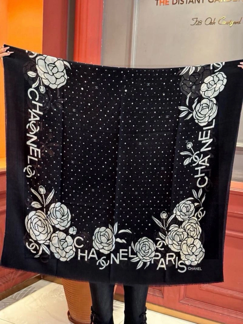 Top match Chanel Scarf