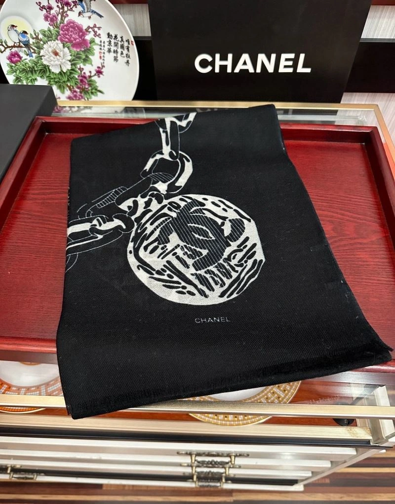 Top mirror Chanel Scarf