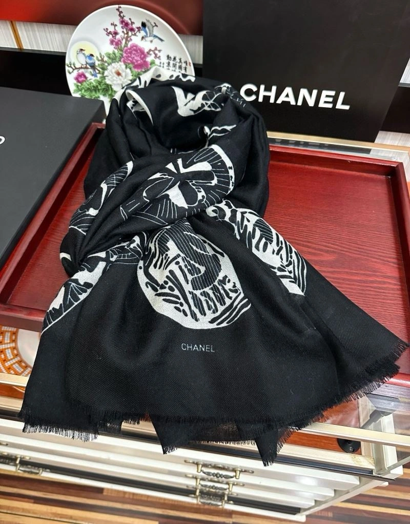 Top mirror Chanel Scarf
