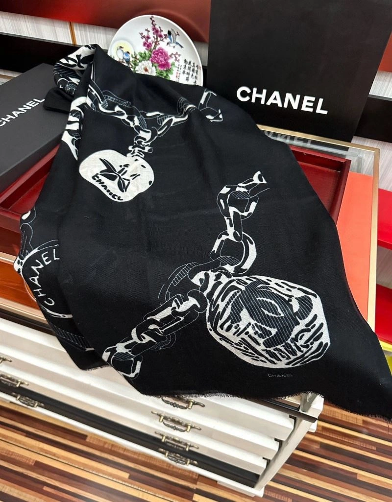 Top mirror Chanel Scarf