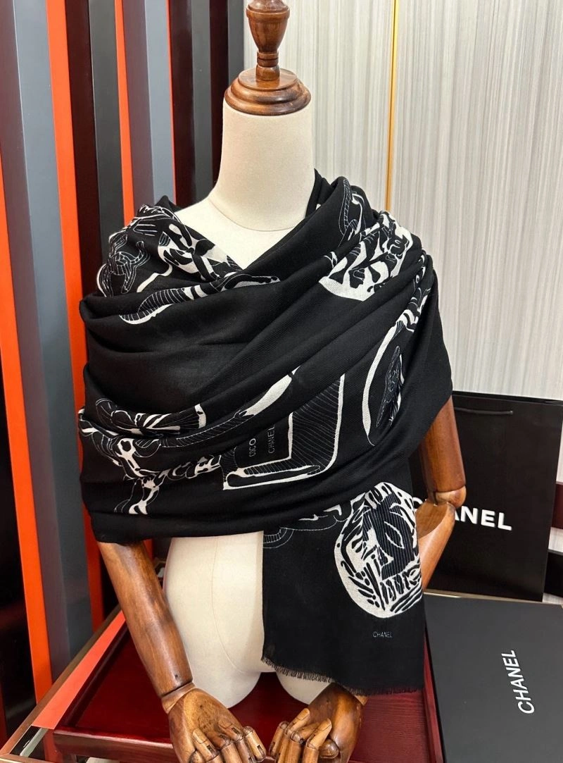 Top mirror Chanel Scarf