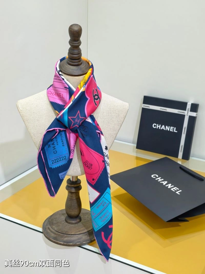Top mirror Chanel Scarf