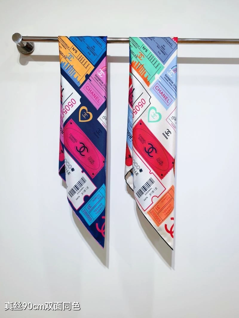 Top mirror Chanel Scarf