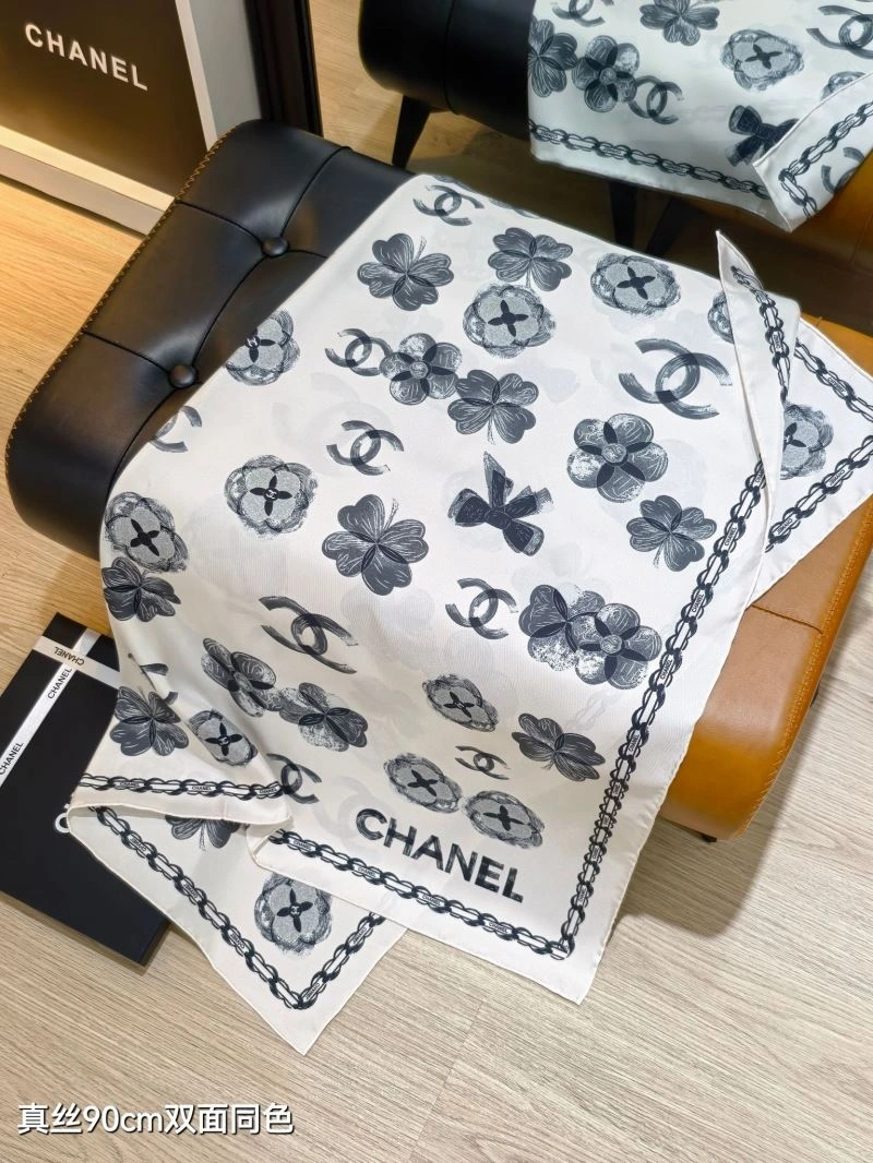 Accurate model Chanel Scarf
