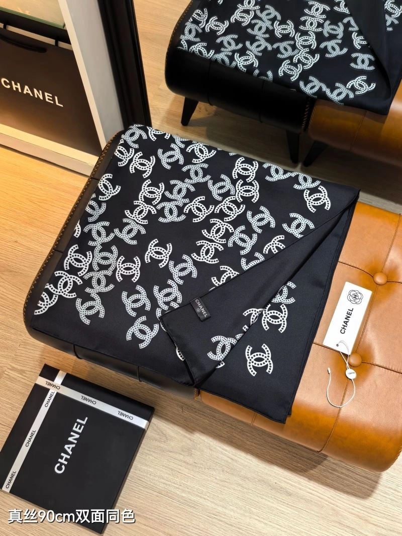 Accurate model Chanel Scarf
