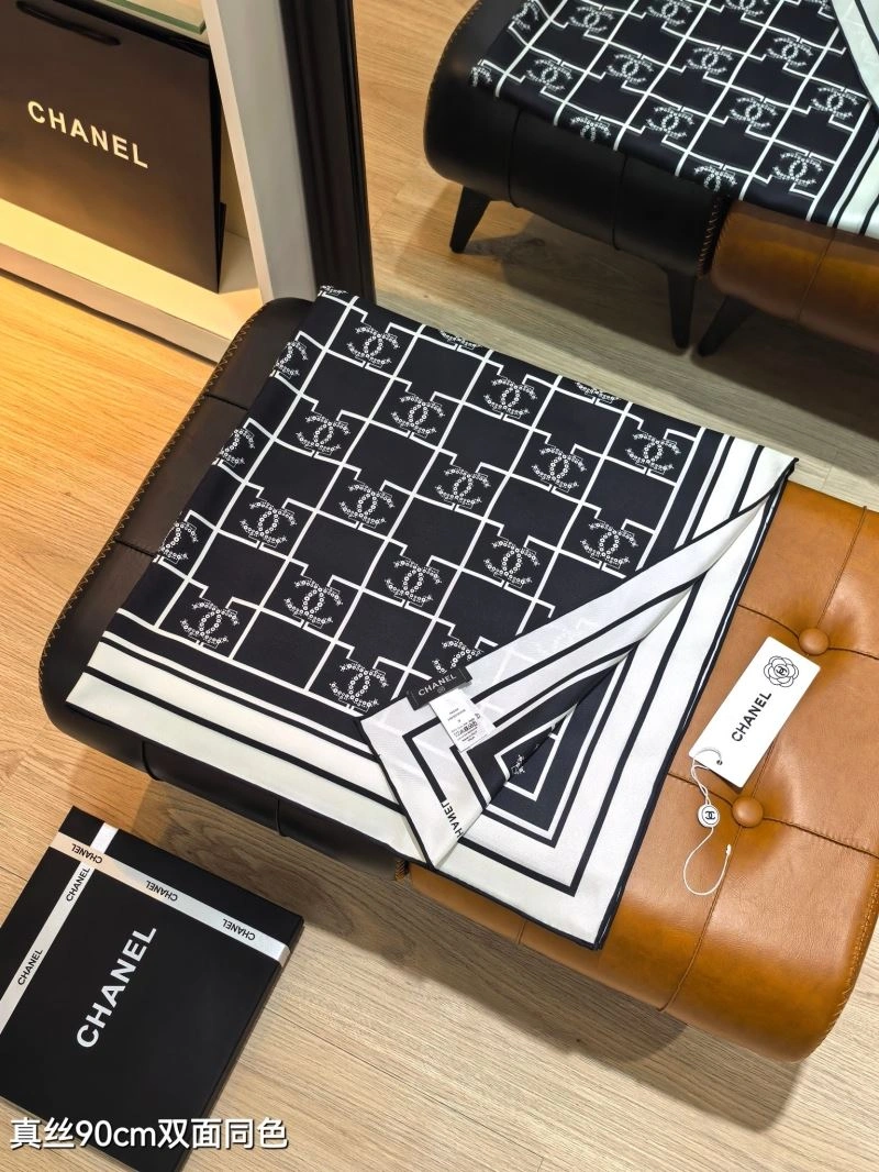 Top mirror Chanel Scarf