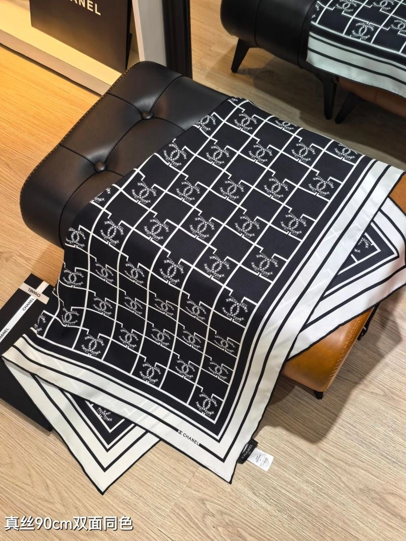 Top mirror Chanel Scarf