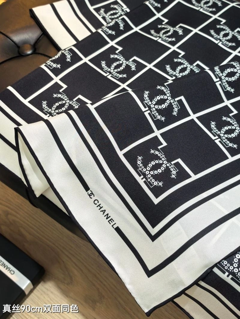 Top mirror Chanel Scarf