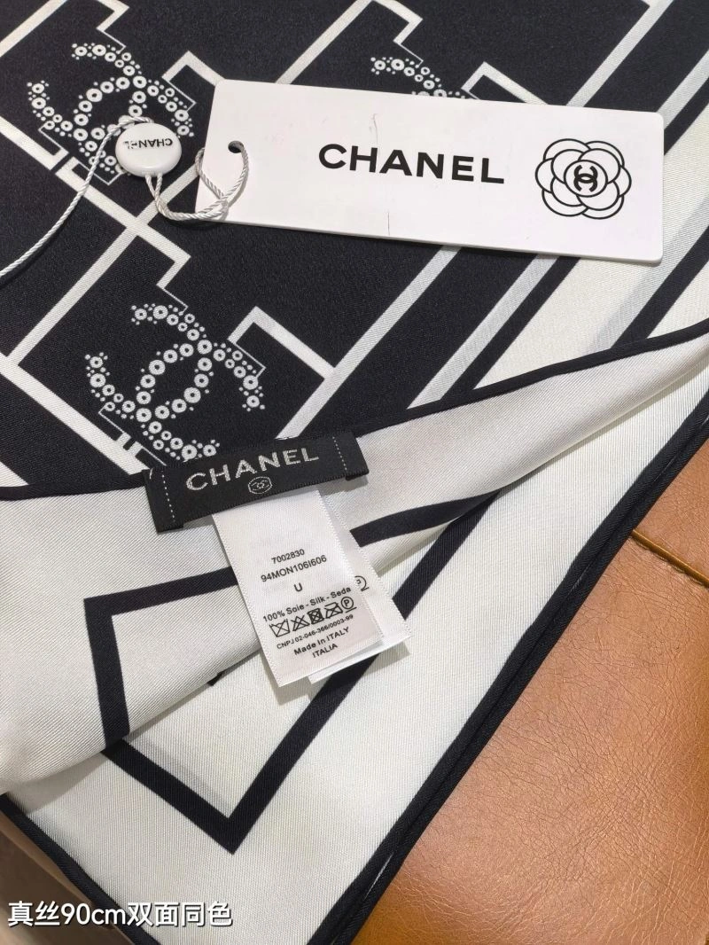 Top mirror Chanel Scarf