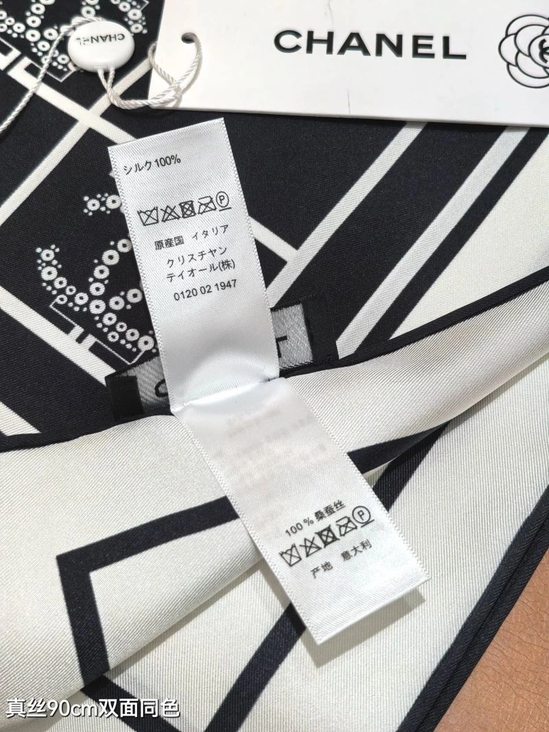Top mirror Chanel Scarf
