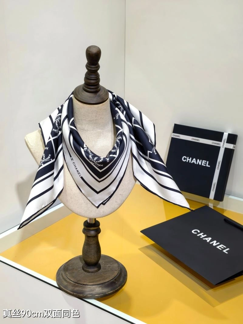 Top mirror Chanel Scarf