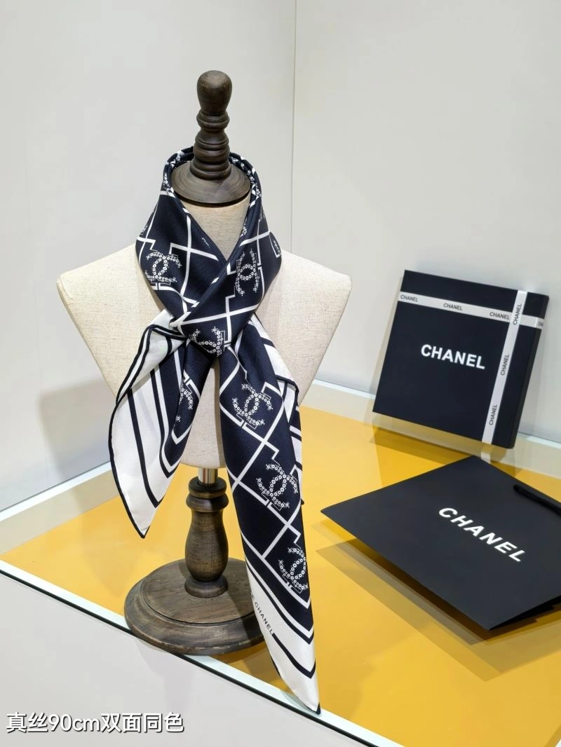 Top mirror Chanel Scarf