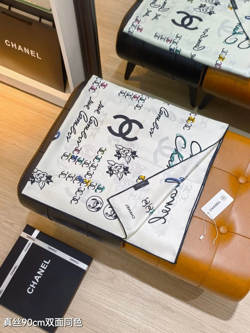 Top mirror Chanel Scarf