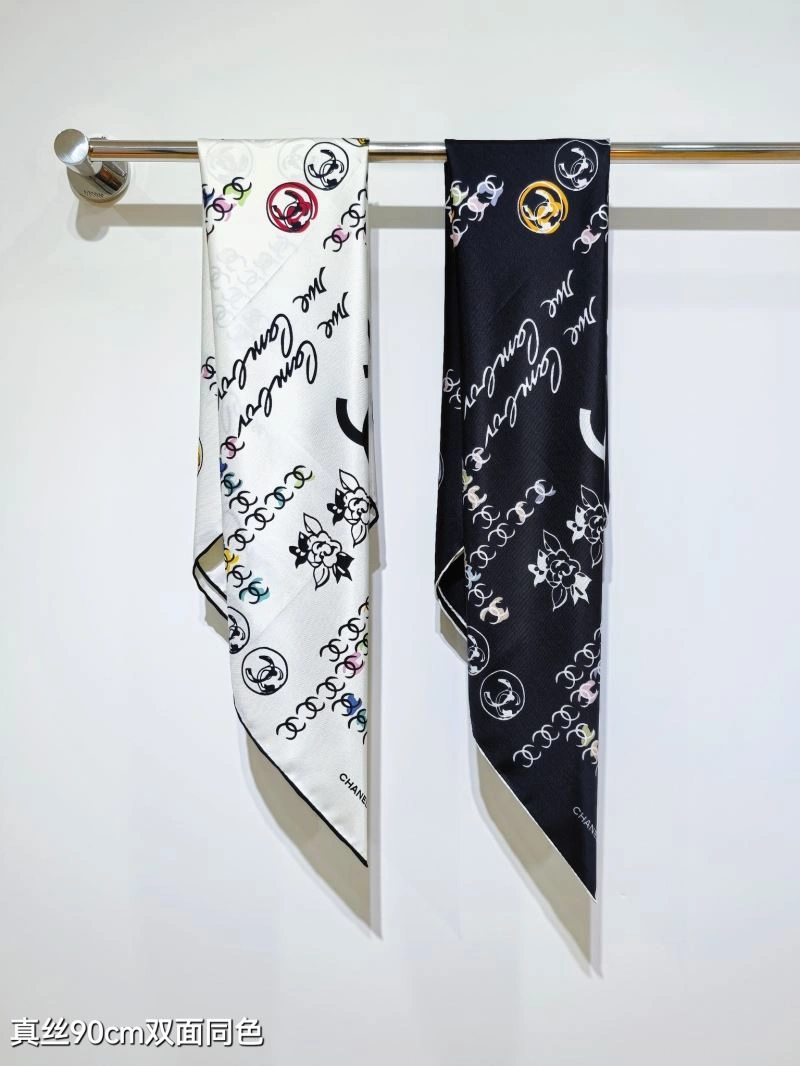 Top mirror Chanel Scarf